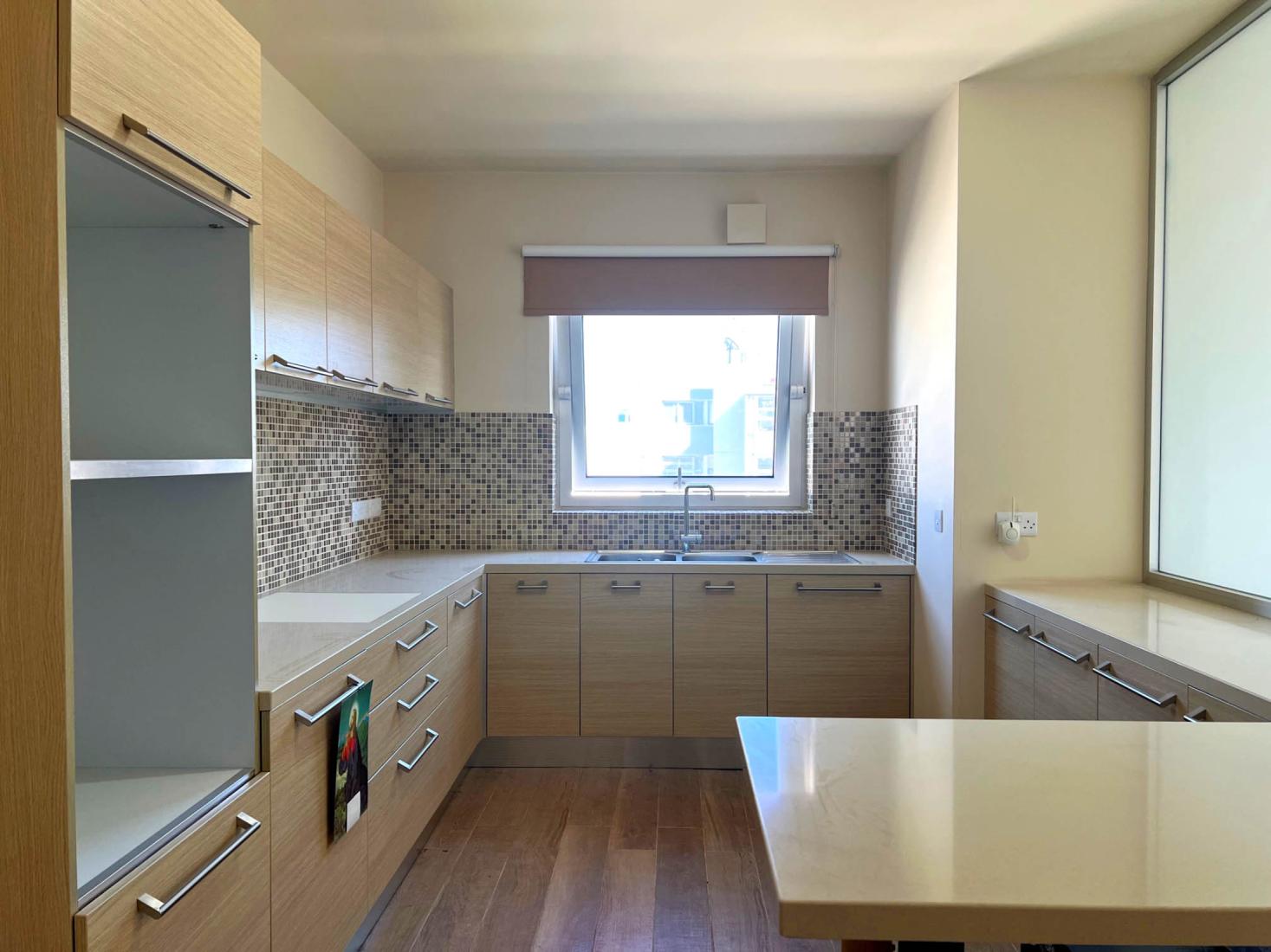 Top Location | M.Residence